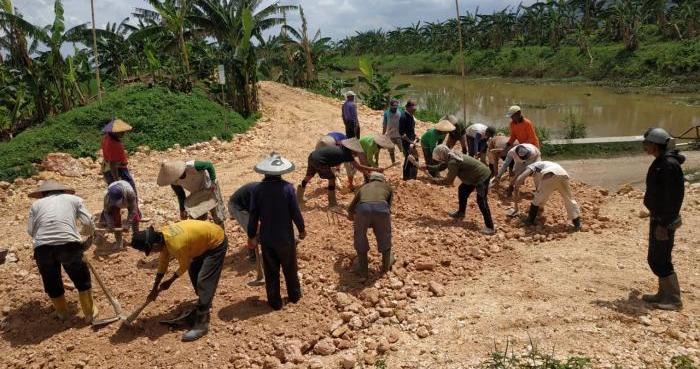 Program Padat Karya Tunai (PKT) Jadi Solusi Bagi Petani Desa Wegil ... Program Padat Karya Tunai (PKT) Jadi Solusi Bagi Petani Desa Wegil ...