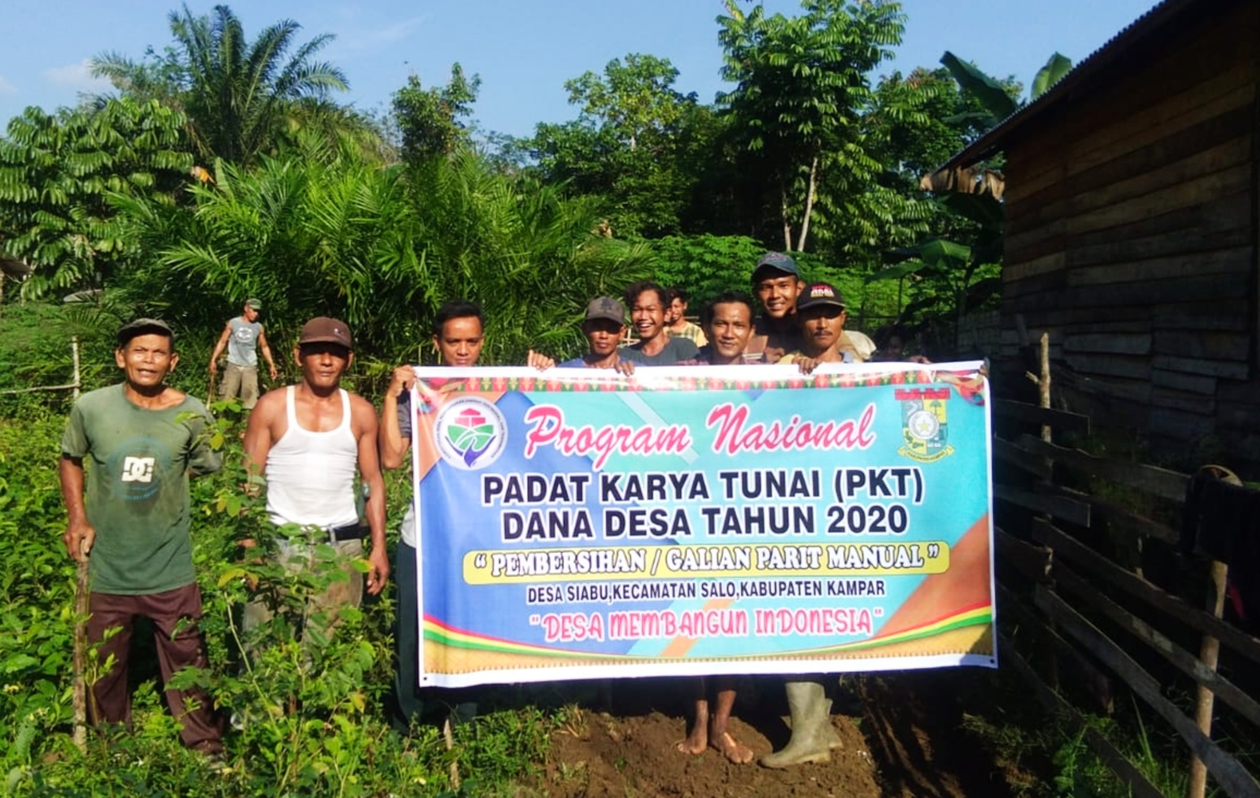 Pemerintah Desa Siabu Laksanakan Padat Karya Tunai PKT, Warga yang Ikut Mendapatkan Upah - Kabar ...